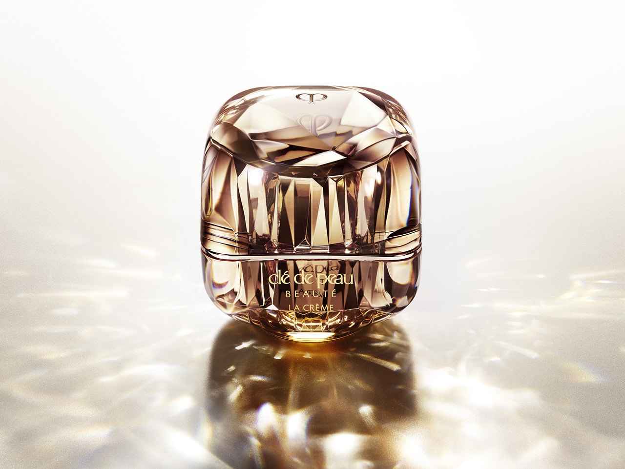 UNLOCK THE ESSENCE | Clé de Peau Beauté